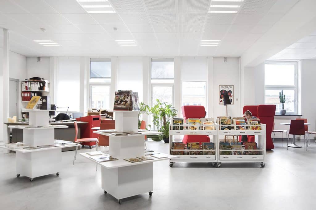 Designing Libraries for Today's Digital Age - BCI Libraries